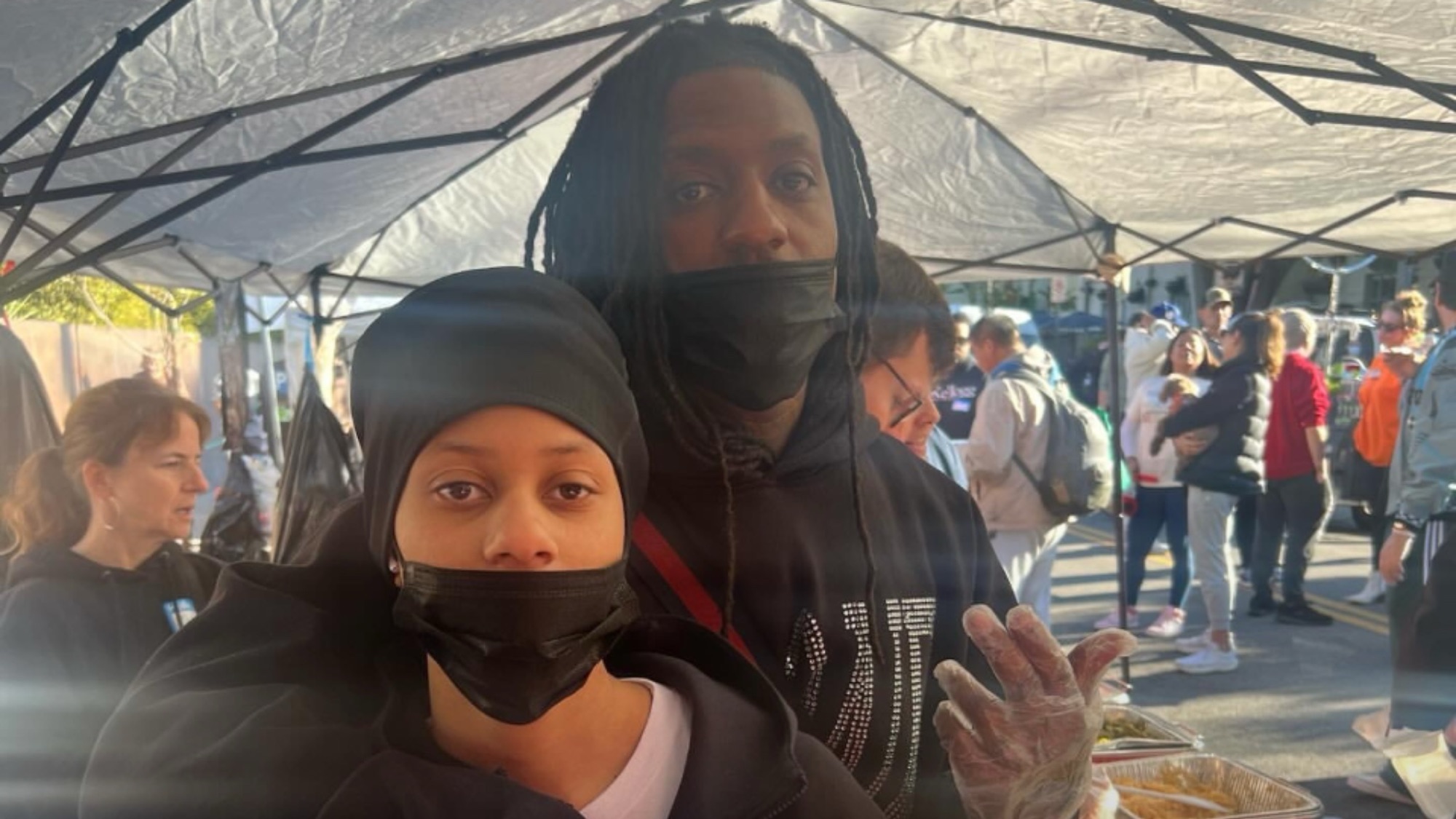 RICO RECKLEZZ TOOK HIS SON TO DO COMMUNITY WORK FOR THE HOLIDAY