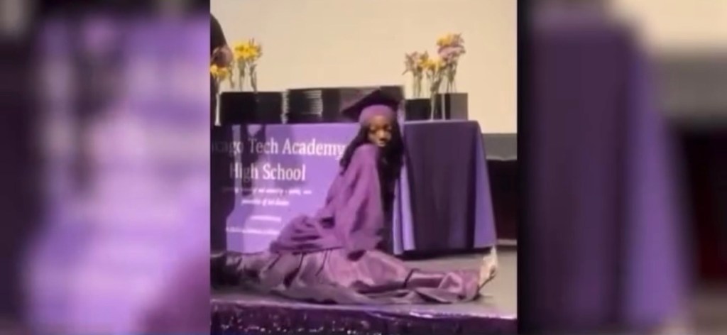 CHICAGO STUDENT LEFT WITHOUT DIPLOMA AFTER GRADUATION STAGE SPLIT